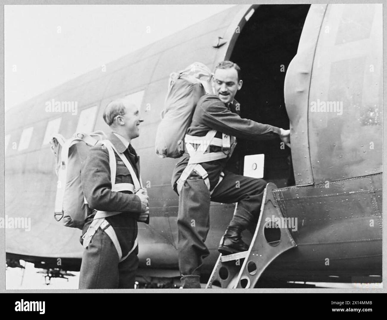 Pilot landing parachute wwii hi-res stock photography and images - Alamy