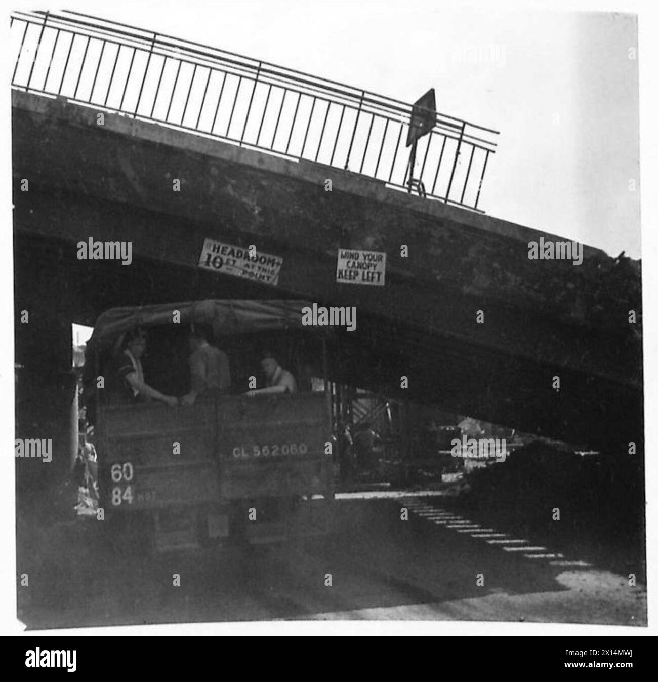 BRIDGE REBUILDING IN CAEN - Traffic is divided into headroom clearance ...