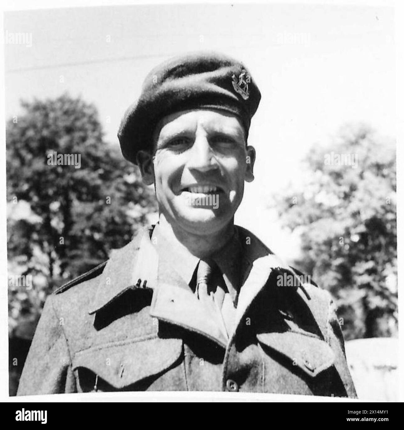 DISPLACED PERSONS CAMP IN HAMBURG ZOO - CSM R.O'Neill of the Royal ...