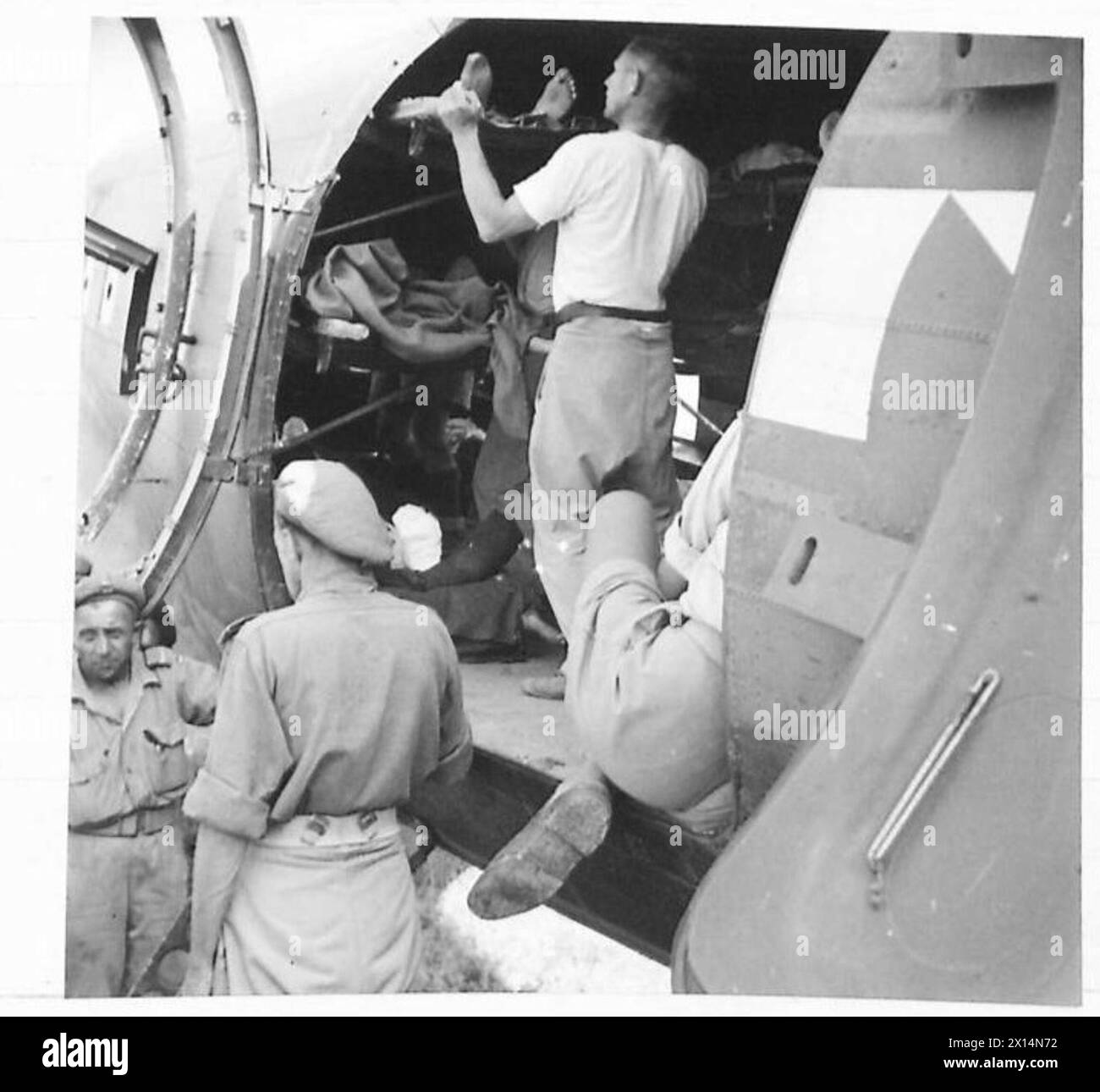 EIGHTH ARMY : ALLIED COOPERATION ON AIR EVACUATION - The last wounded ...