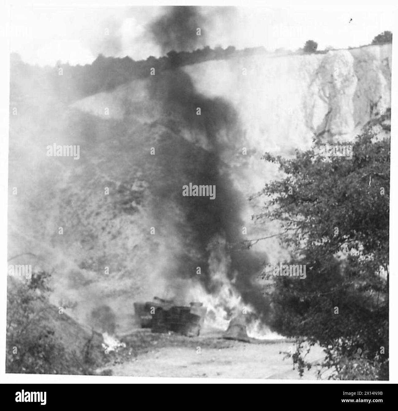 HOME GUARD TRAINING SCHOOL - Hedge Hopper in action , British Army ...