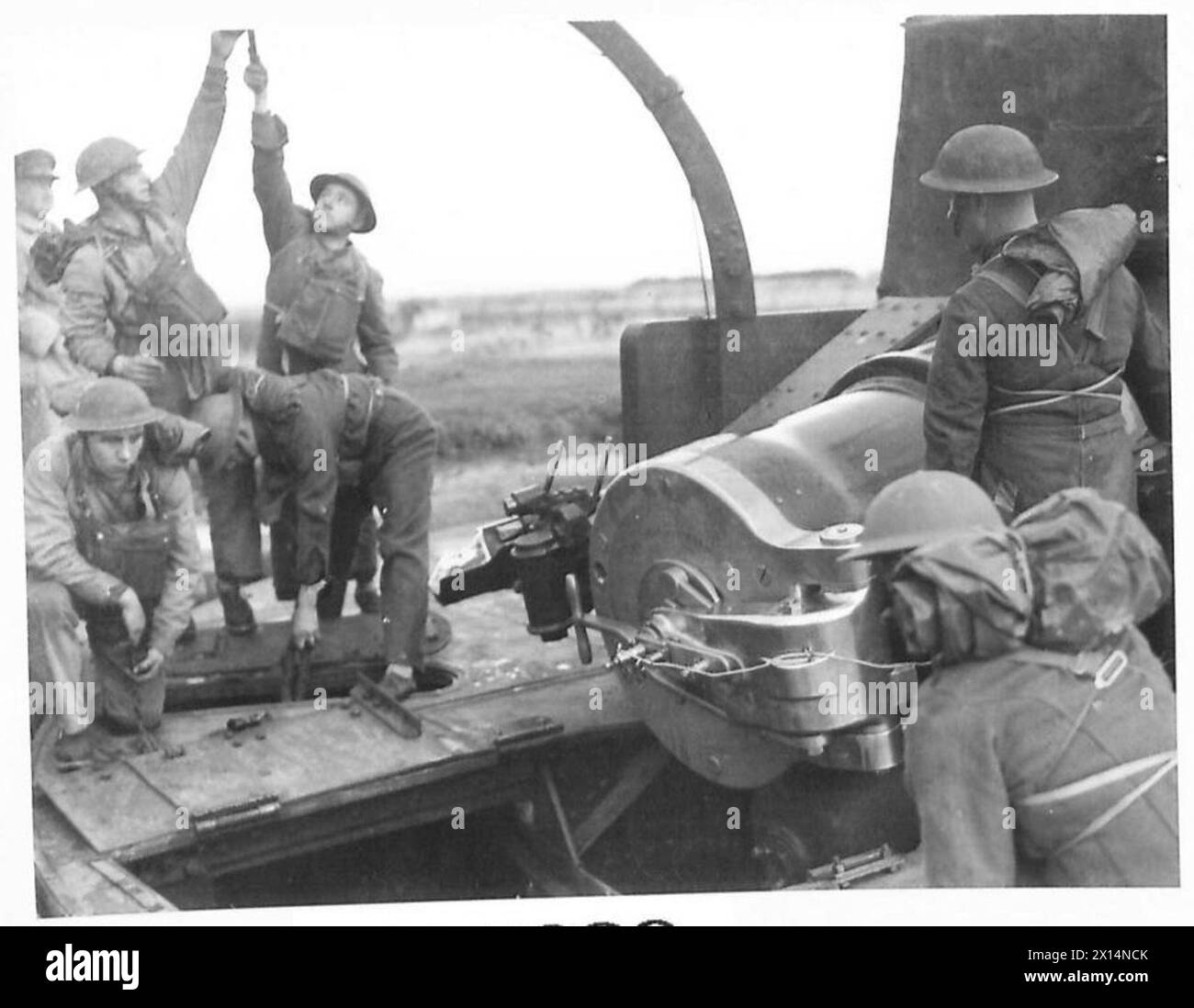 THAMES DEFENCES - Opening the hatch for hoisting up shells British Army ...