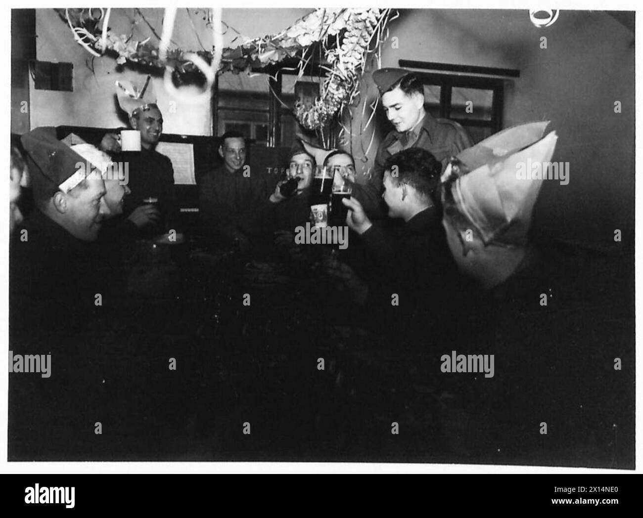 The orderly officer of the day toasts soldiers during their Christmas lunch in the field Stock ...