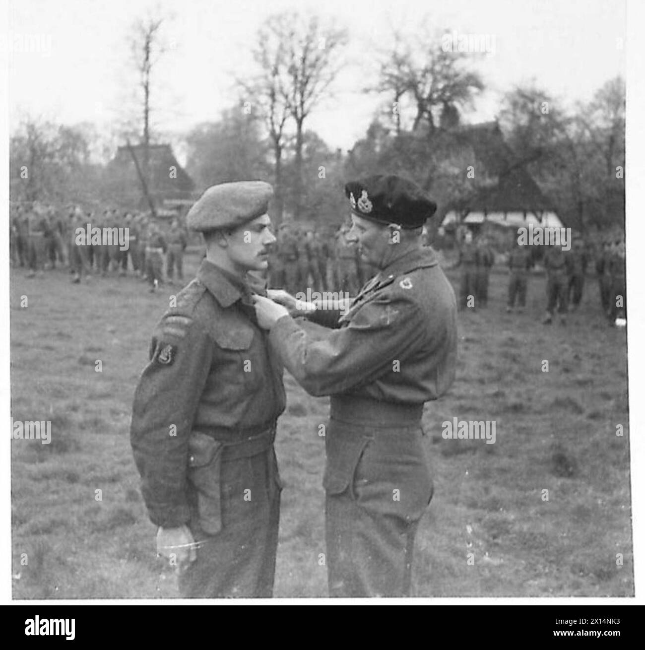 FIELD MARSHAL MONTGOMERY DECORATES "DESERT RATS" - Captain R.A. Reid, 2 ...
