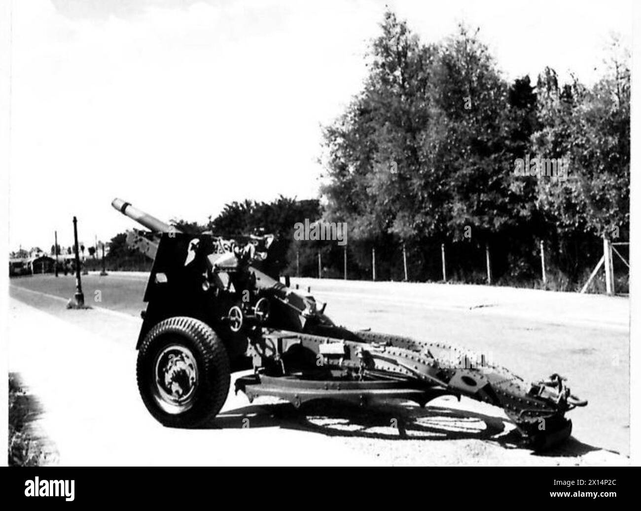 25-POUNDER GUN TAKEN AT GREENFORD - The 25-Pounder Gun British Army ...