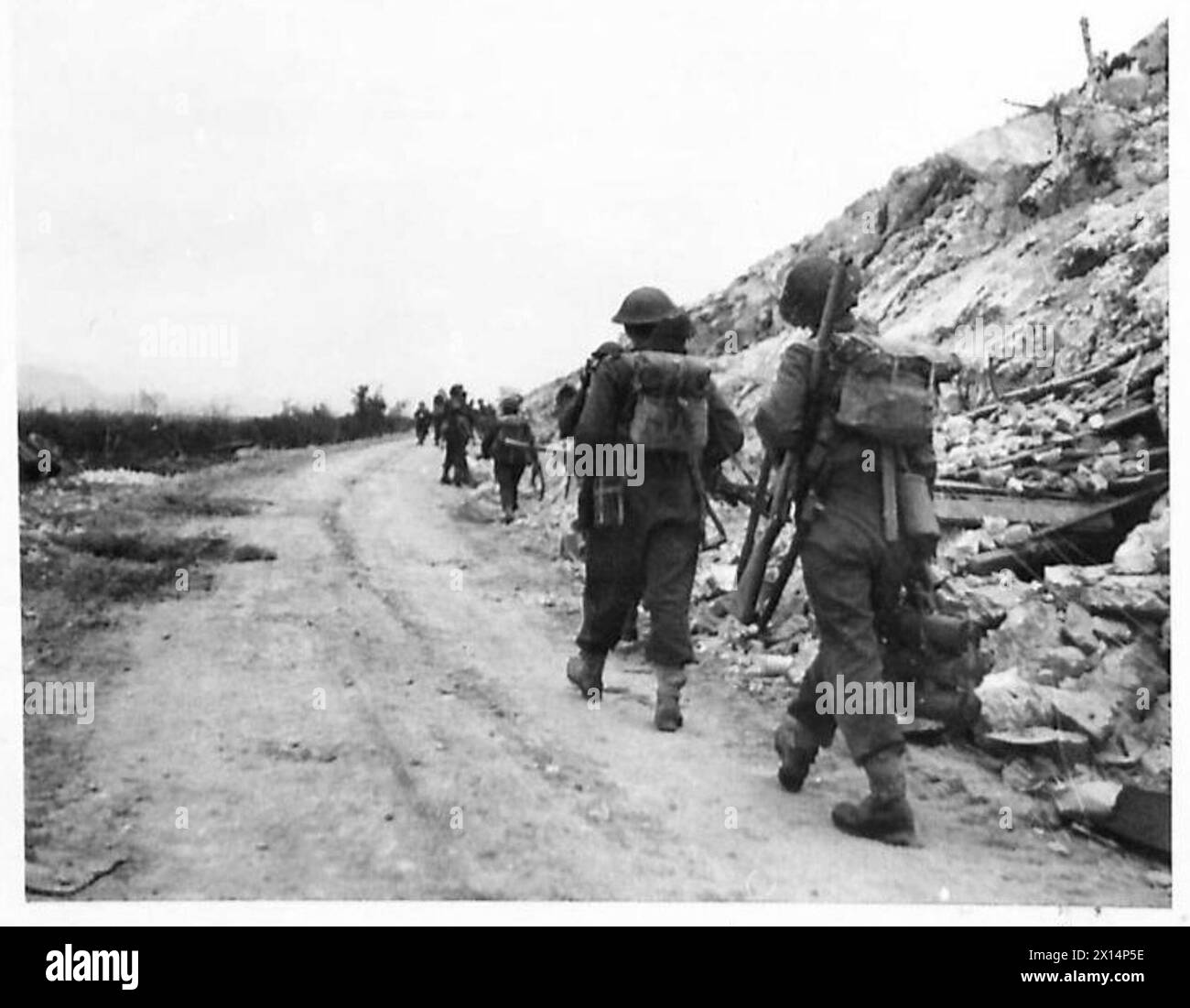 British infantry advance along Black and White Stock Photos & Images ...