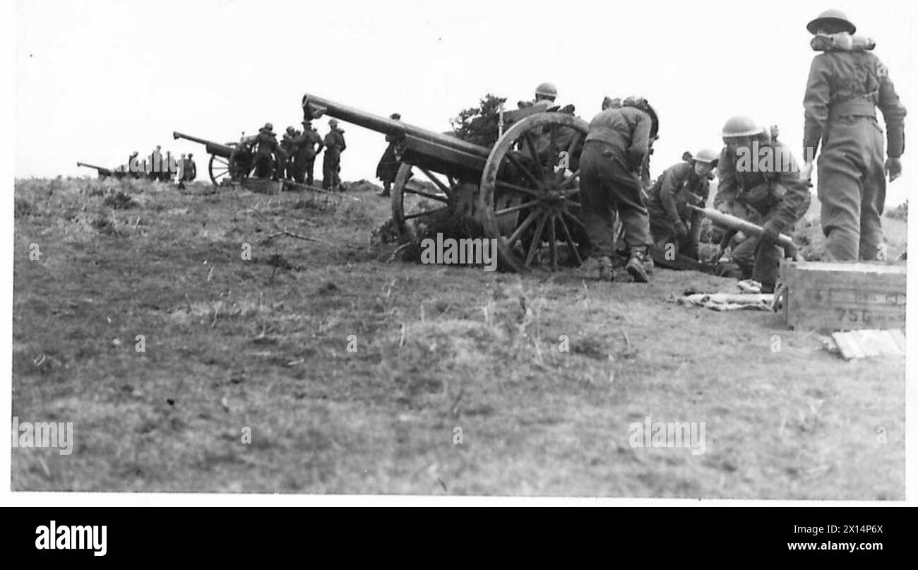 Artillery crews Black and White Stock Photos & Images - Alamy