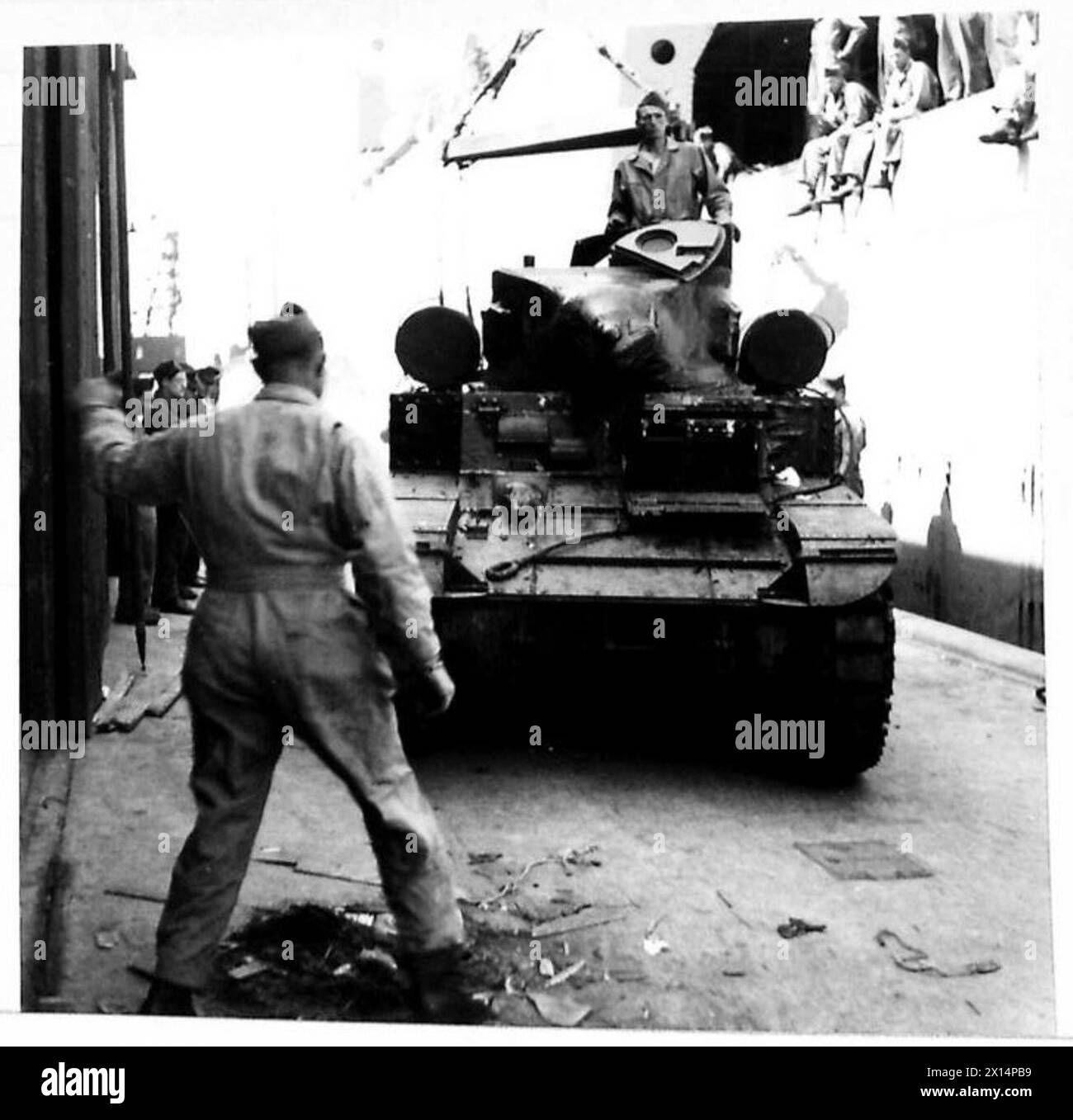 American soldiers operate tank Cut Out Stock Images & Pictures - Alamy