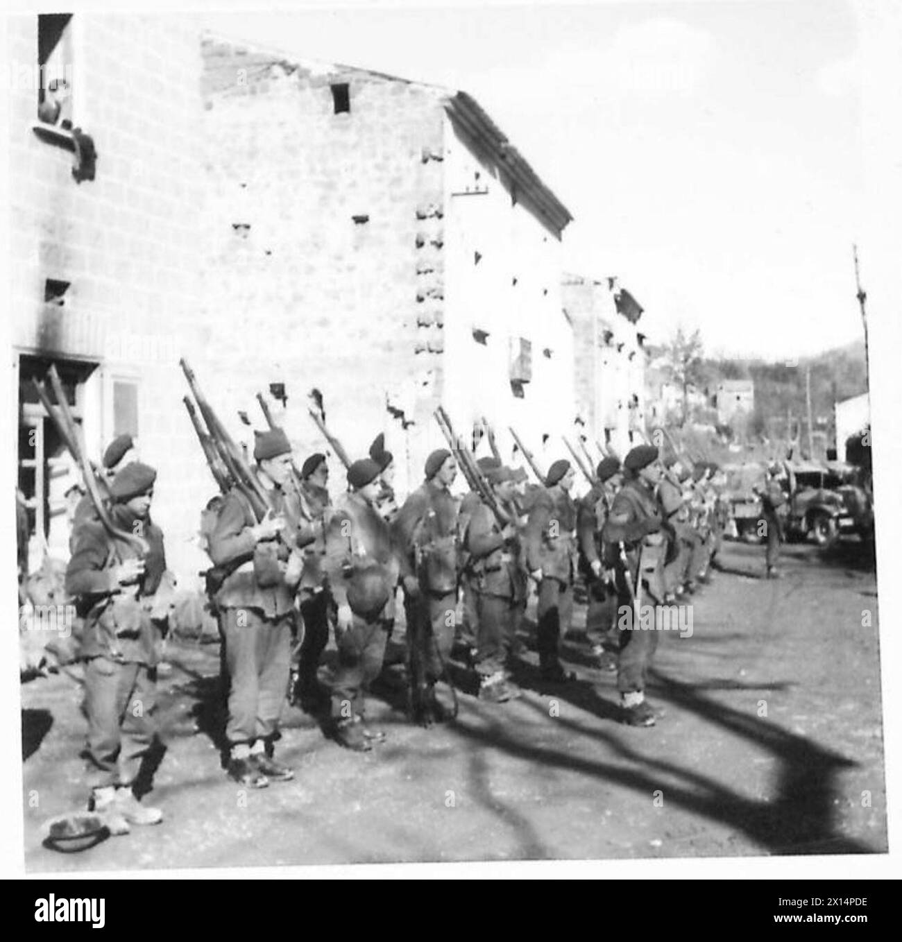 ITALY : FIFTH ARMYBELGIUM COMMANDOS - Belgian Commandos parade before ...