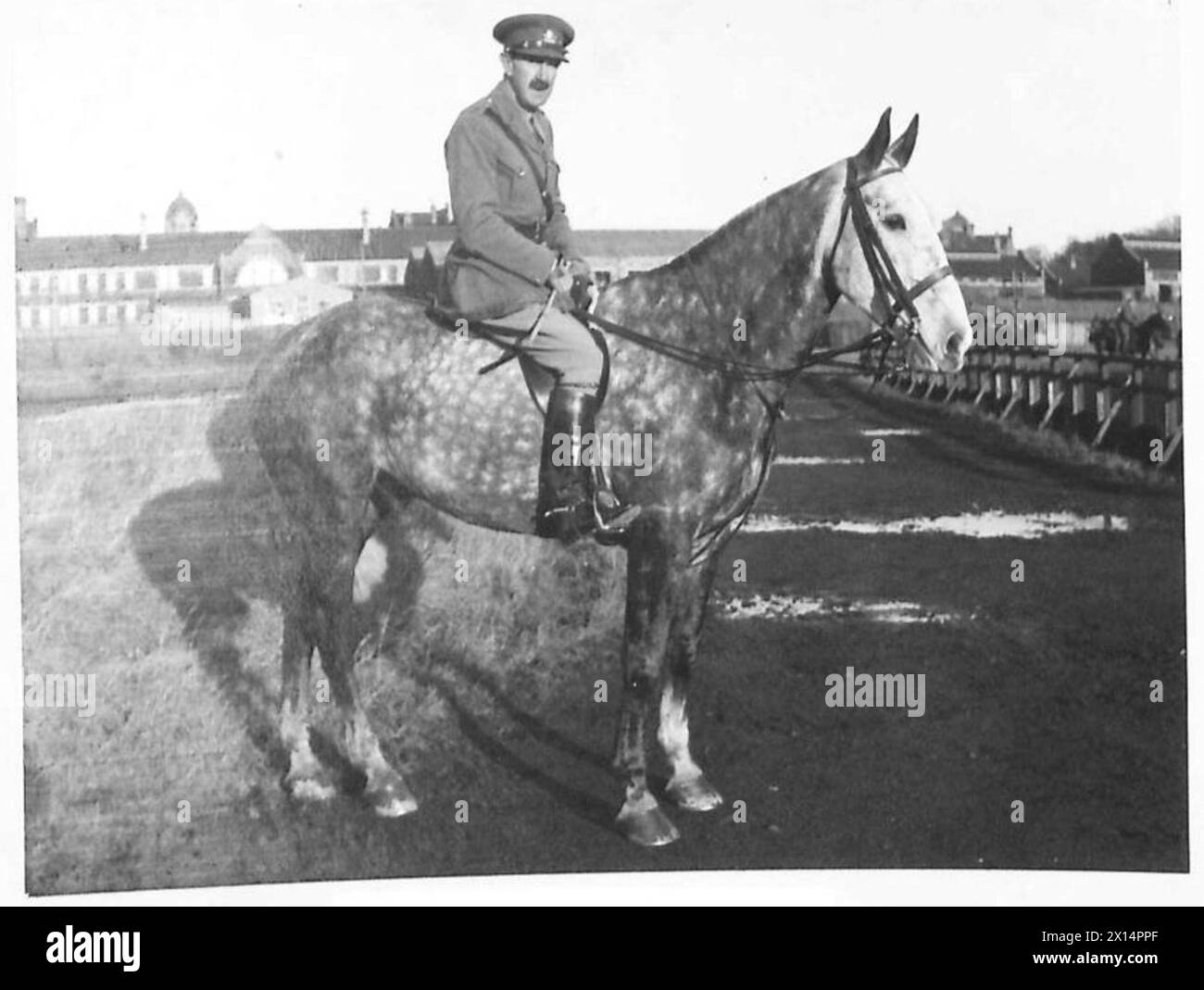 SCOTTISH CAVALRY TRAINING SCHOOL - Colonel V.N. Lockett, the Commander ...