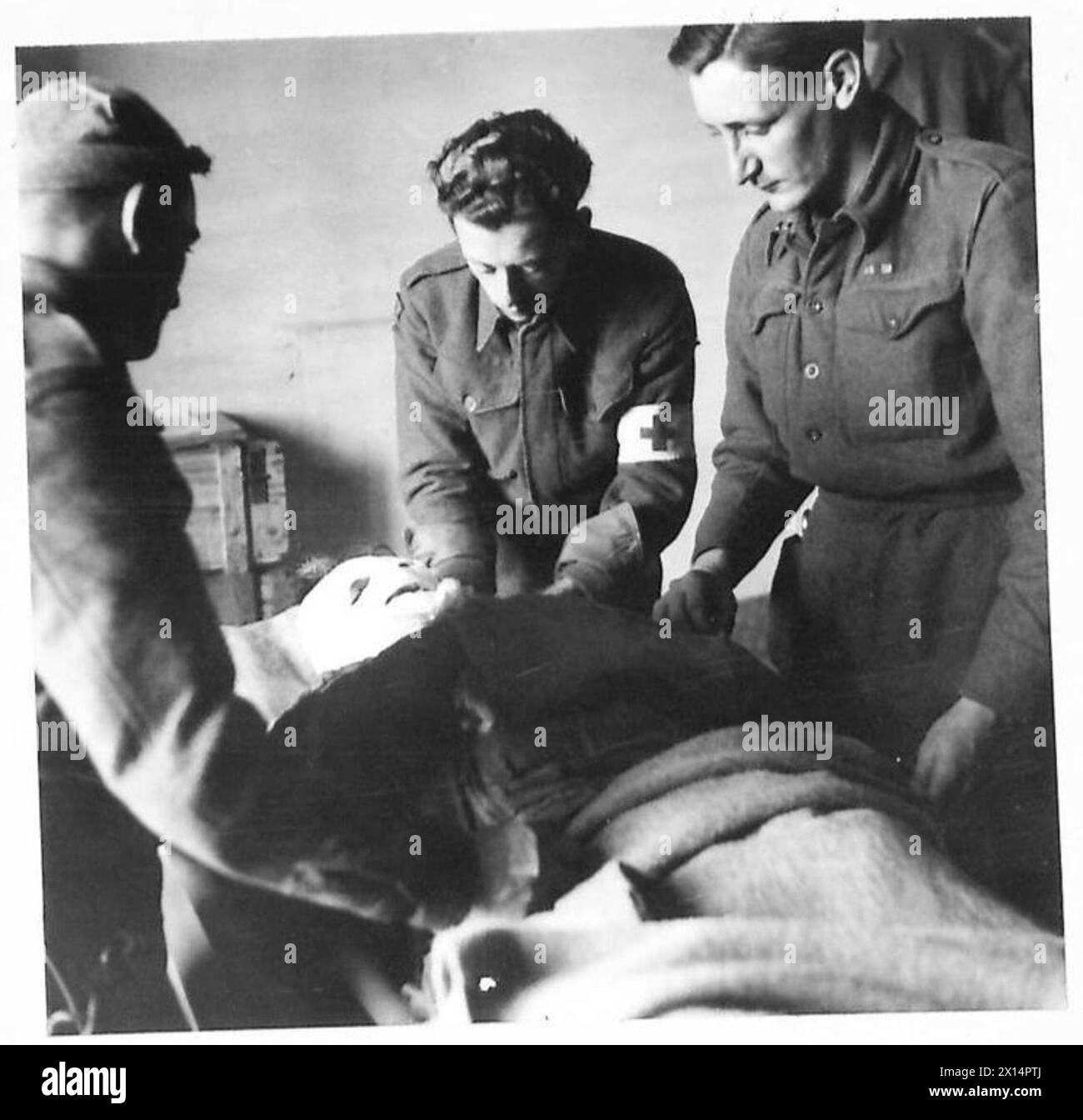 FIFTH ARMY : ANZIO BRIDGEHEAD - A soldier who was wounded in the face ...