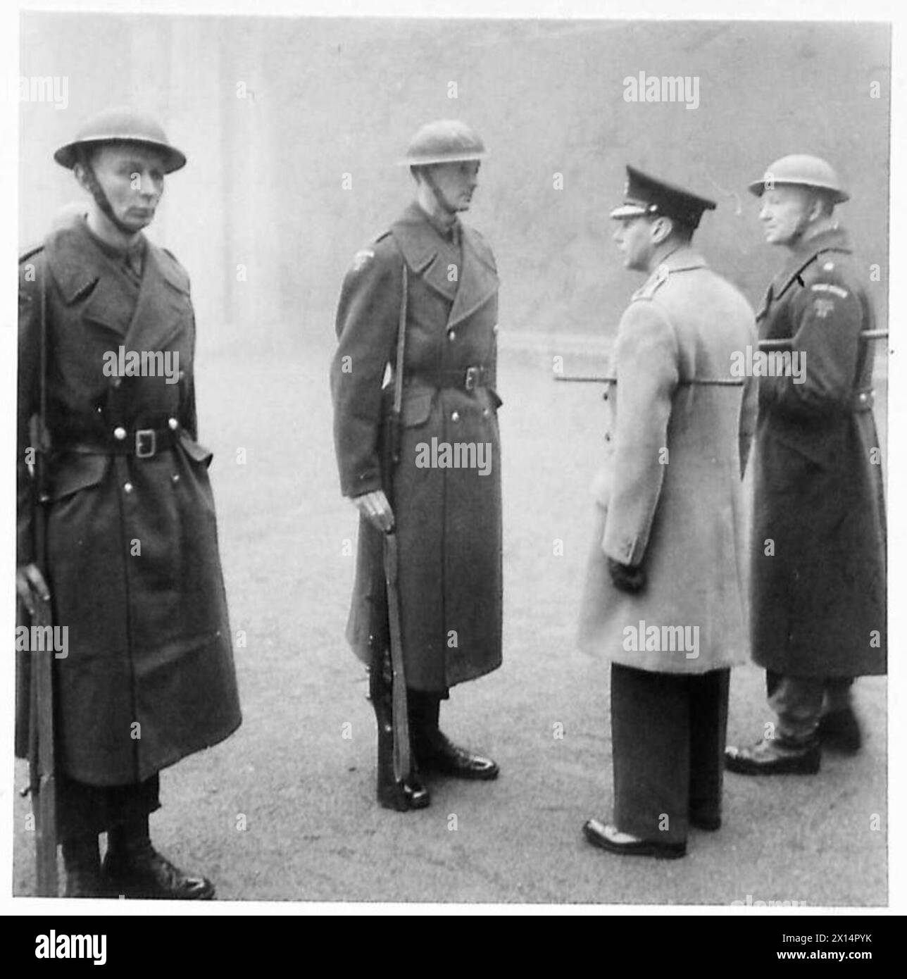 BUCKINGHAM PALACE HOME GUARD COMPANY - Their Majesties the King and ...