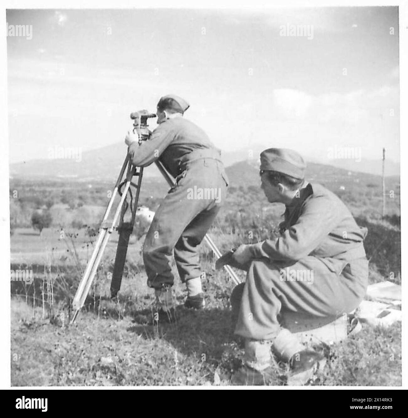 ITALY : FIFTH ARMYARTILLERY SURVEY IN ACTION - Bdr. Worby gives his ...