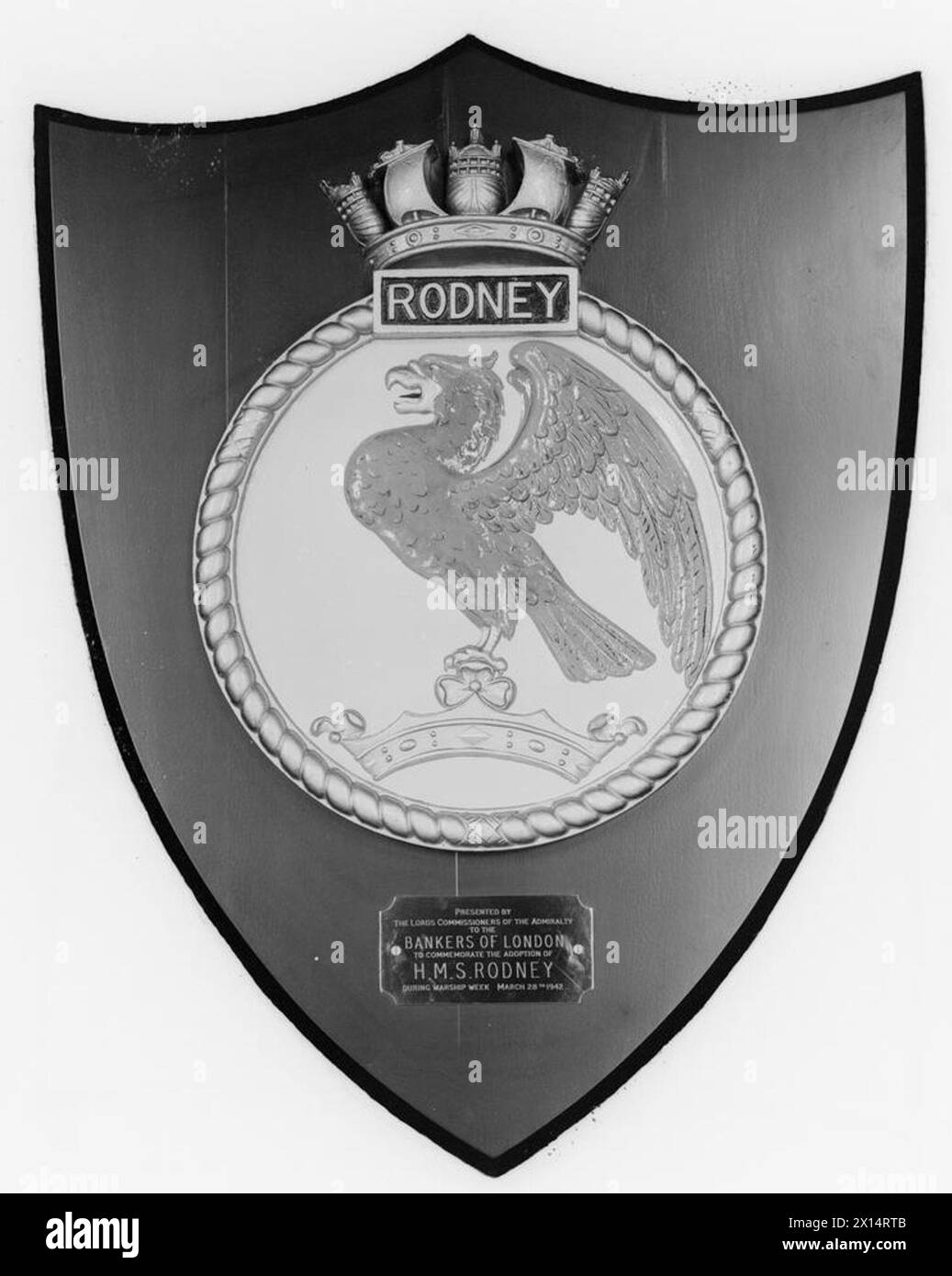 FIRST SEA LORD PRESENTS HMS RODNEY'S CREST TO BRITISH BANKERS. ON 3 ...