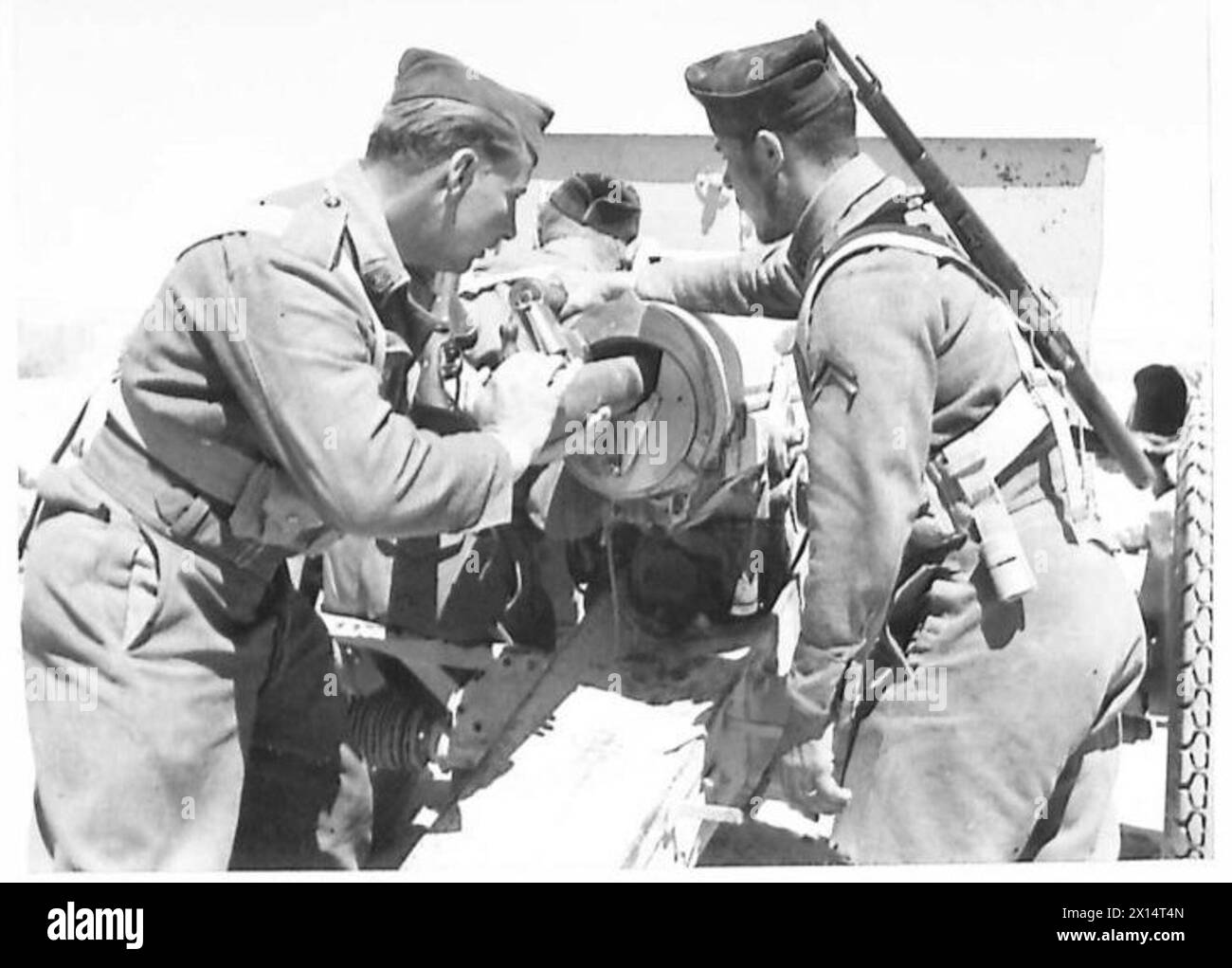 Free French forces in the Western Desert prepare their guns ...