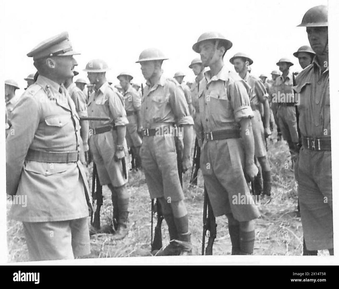 DIVISIONAL COMMANDER VISITS GRENADIER GUARDS - General Keightley ...