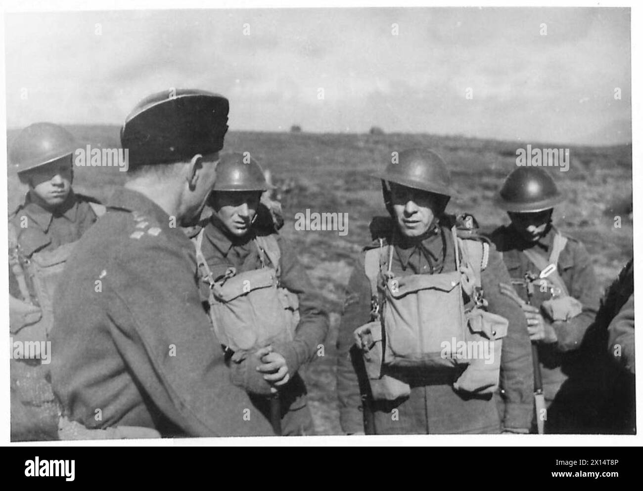 BRITISH AND CANADIAN TROOPS IN ICELAND - Brigadier Lammie of 1/7th West ...