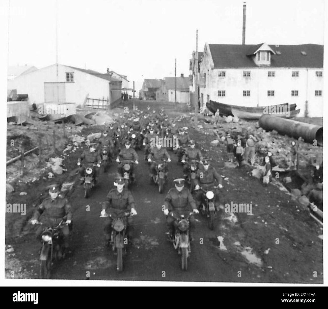 British army troops moving Cut Out Stock Images & Pictures - Alamy