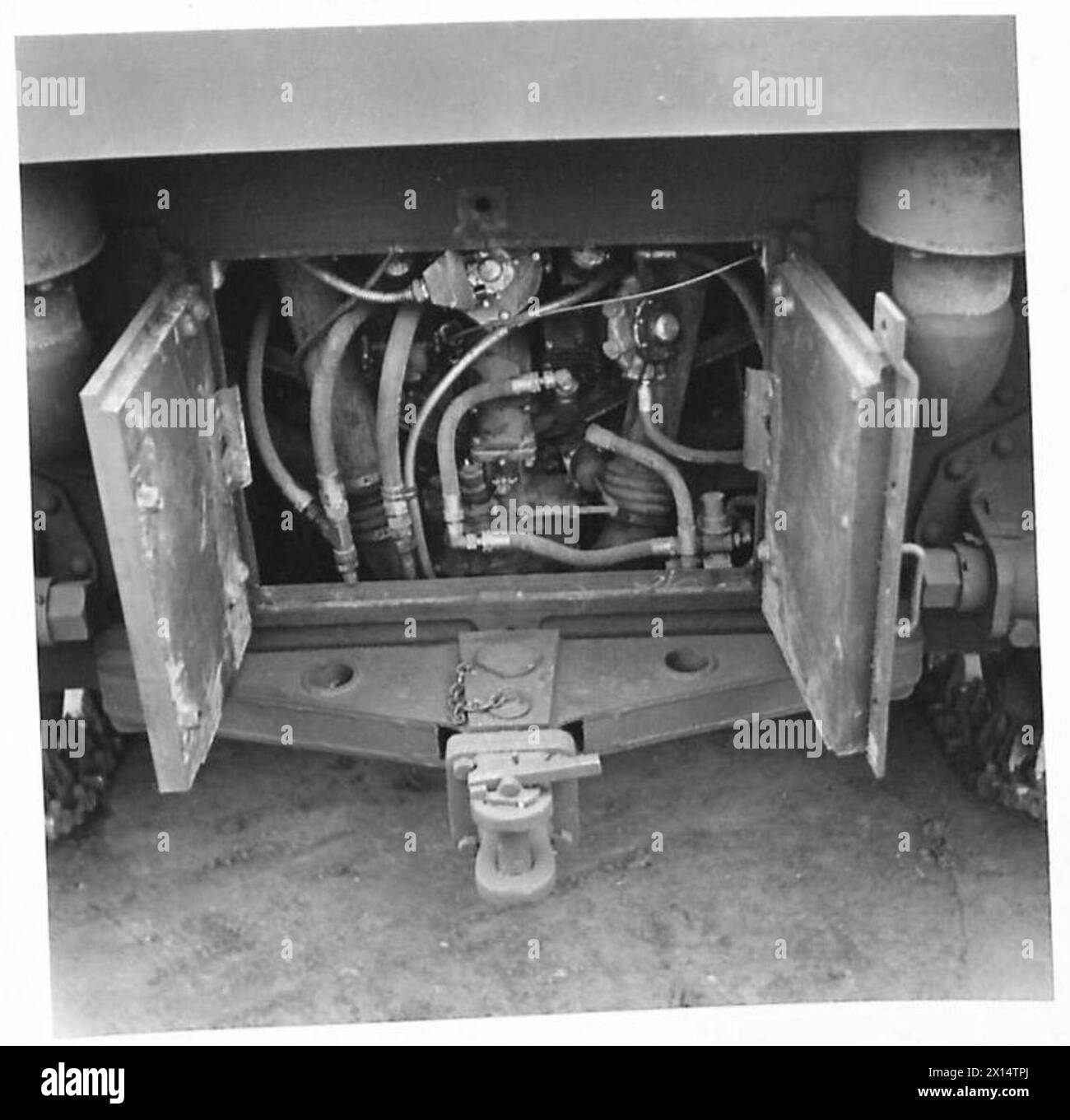 GENERAL GRANT TANK - Swingingdraught connector - engine door open ...