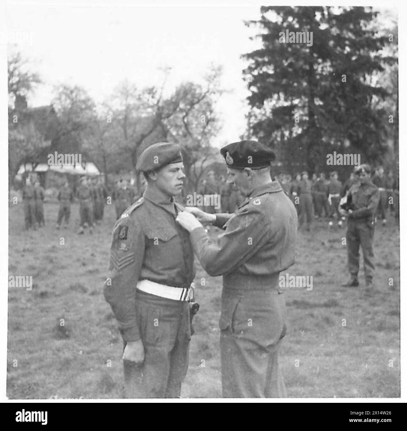 FIELD MARSHAL MONTGOMERY DECORATES "DESERT RATS" - Sergeant D.Easton, 5 ...