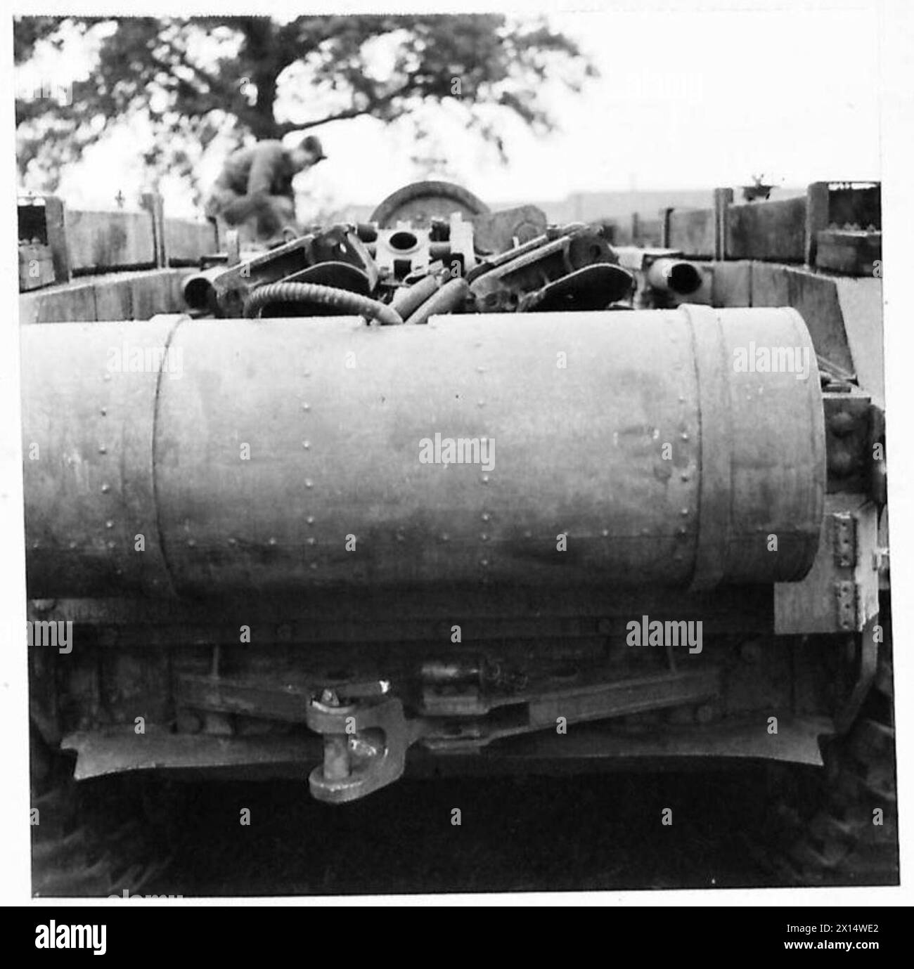 EXPERIMENTAL TANK RECOVERY SECTION ABORFIELD - Drawbar gear. Towing ...