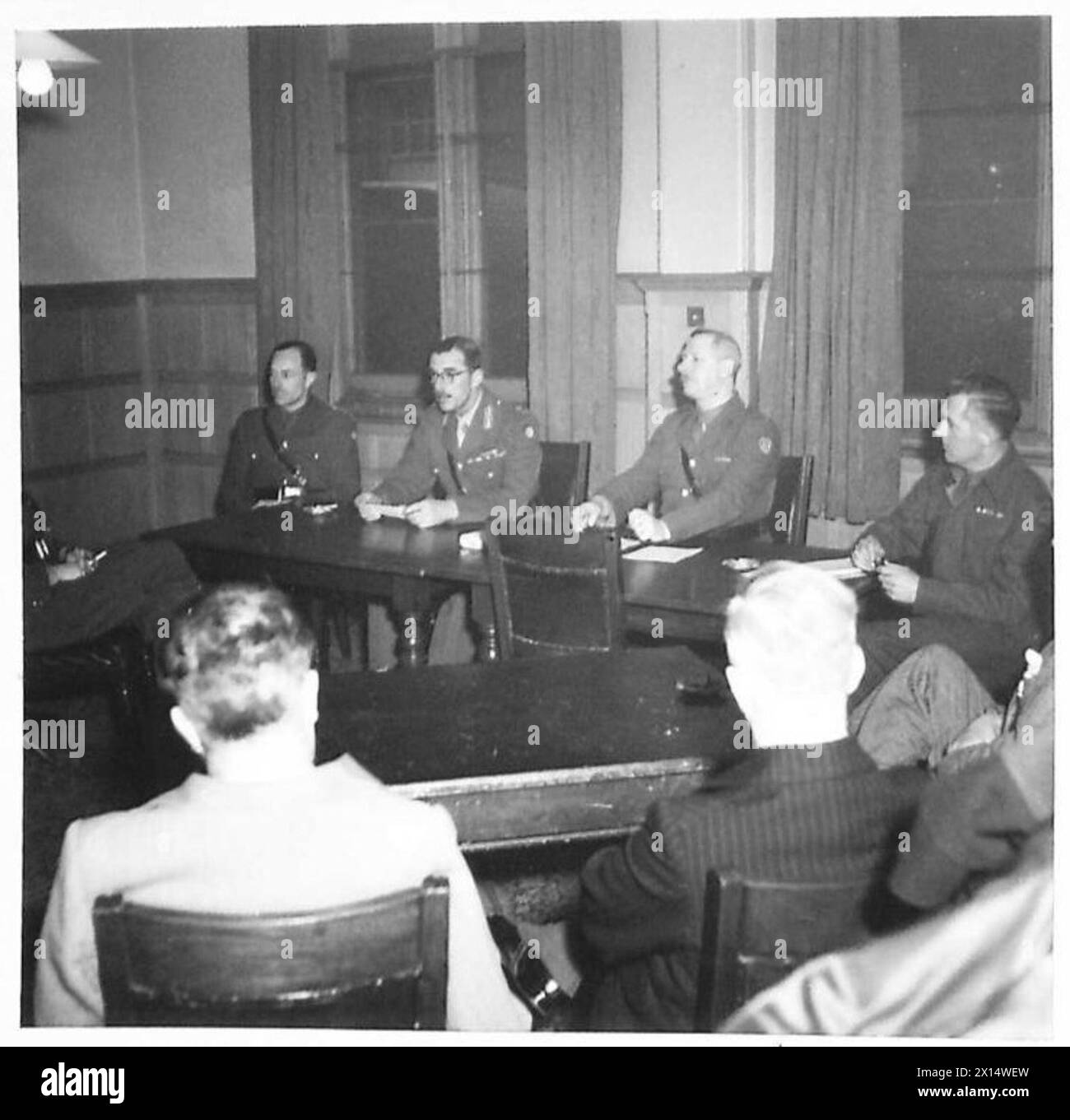 NEWSPAPER EDITORS MEET GOC-IN-C SOUTH EASTERN COMMAND - Lieutenant ...