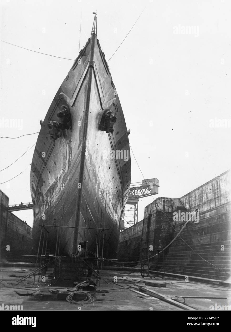 Hms king george v 1940 hi-res stock photography and images - Alamy
