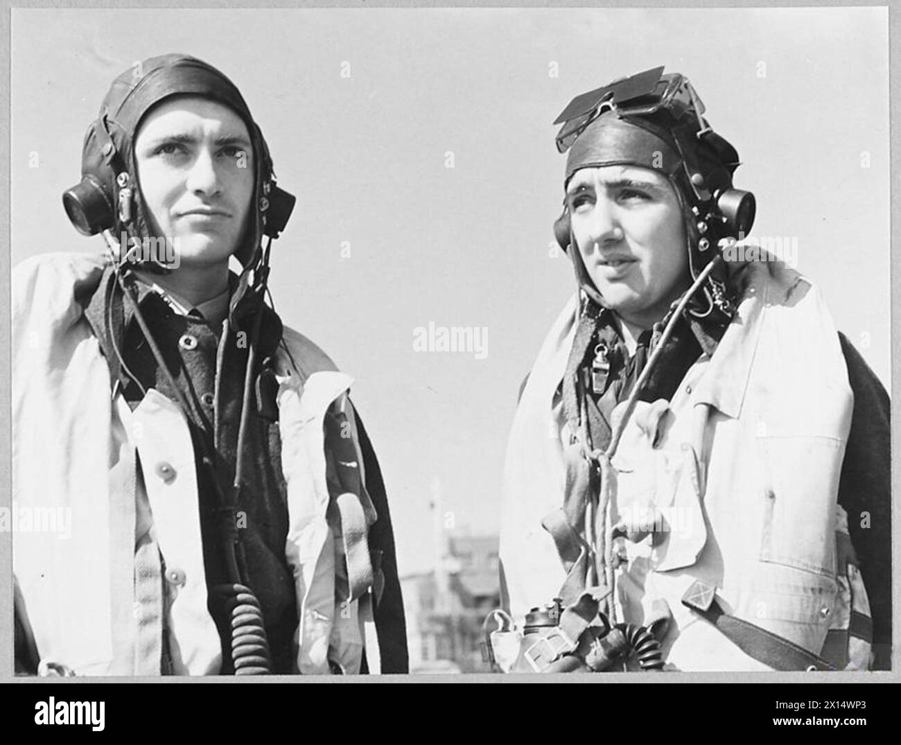 CREW OF MOSQUITO FIGHTER-BOMBER - (Picture issued 1943) Flying Officer ...