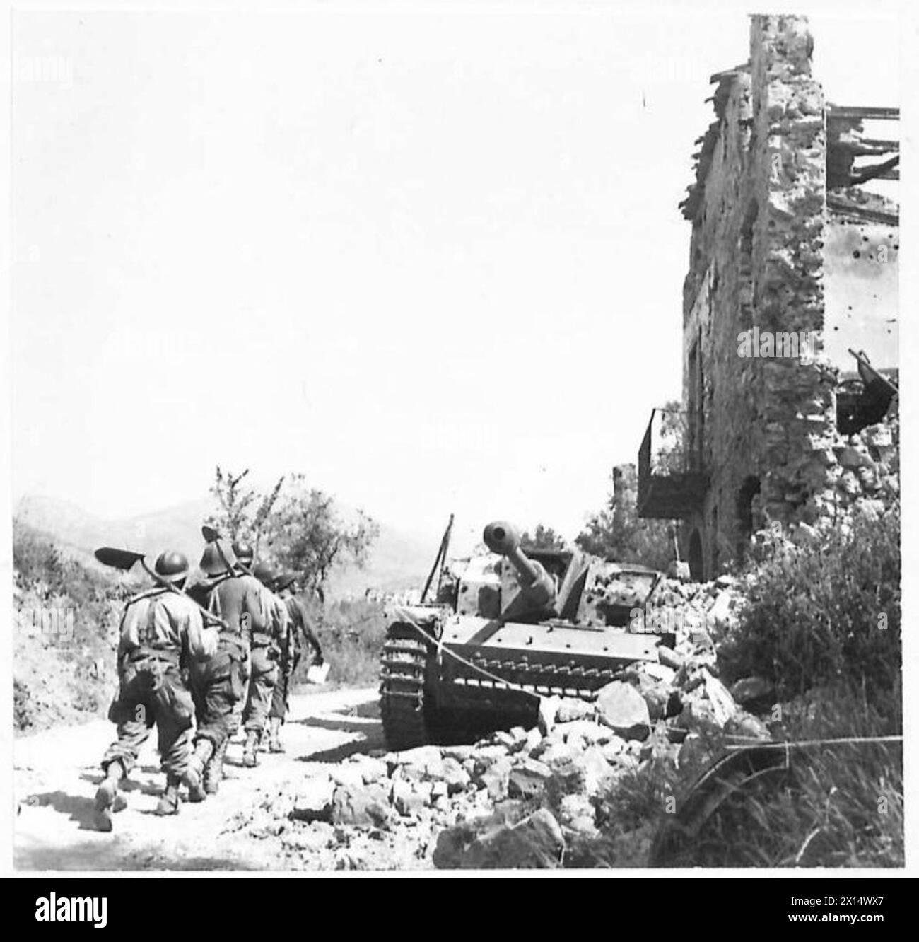 French troops of the Fifth Army move with shovels to establish a new ...