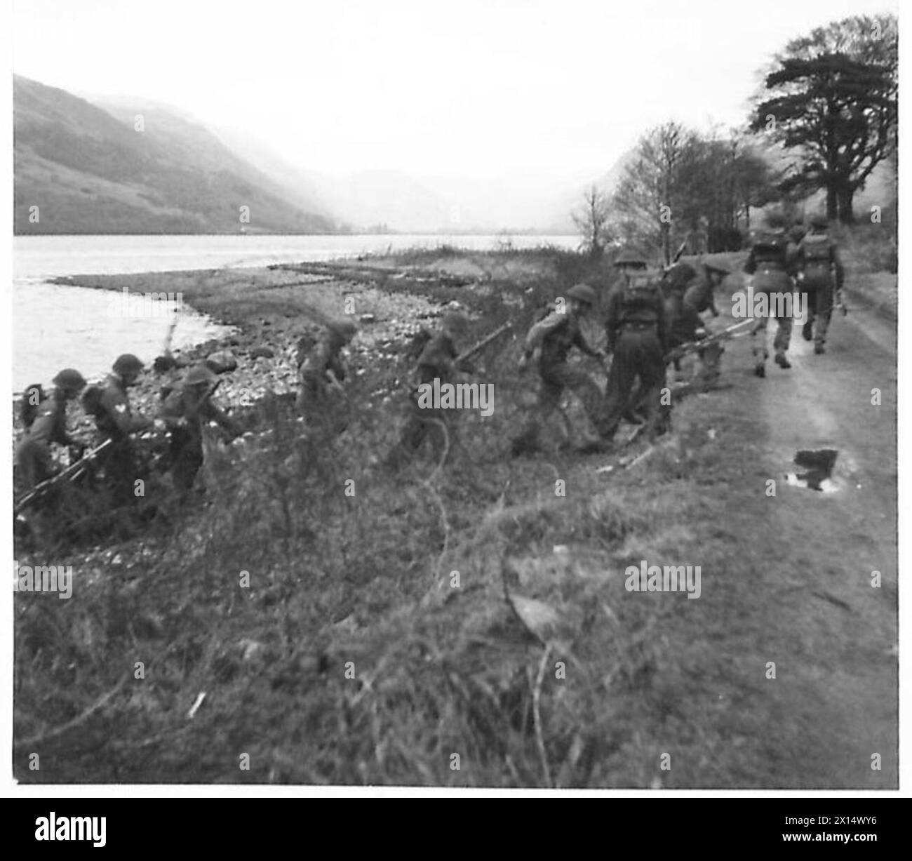 COMBINED OPERATIONS TRAINING - The 6th Black Watch encounter beach wire ...