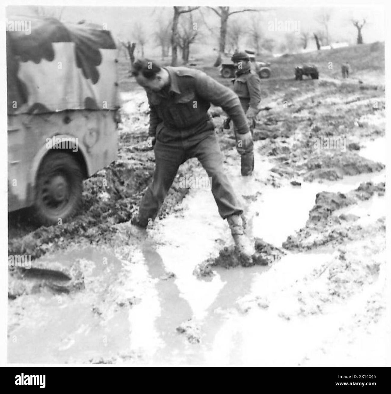 ITALY : FIFTH ARMY : MUD - Wheels spin as trucks move off across the ...