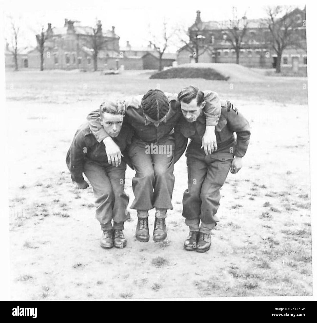 BASIC AND PURPOSEFUL PHYSICAL TRAINING - Half-way position [two handed ...