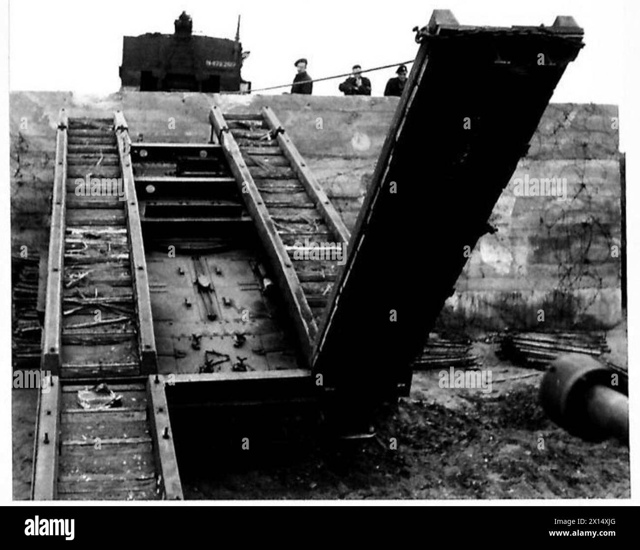 SPECIAL ASSIGNMENT FOR 79TH ARMOURED DIVISION - Scammel lifting back ...