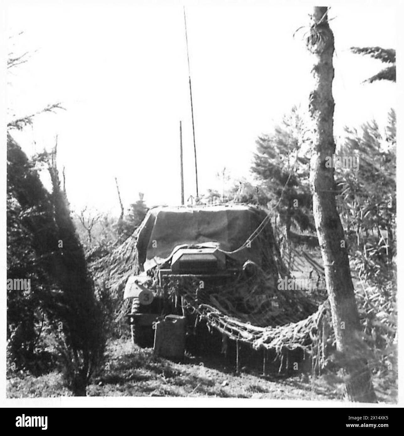 ITALY : EIGHTH ARMYROYAL COPRS OF SIGNALS IN THE FIELD - An 8-cwt ...