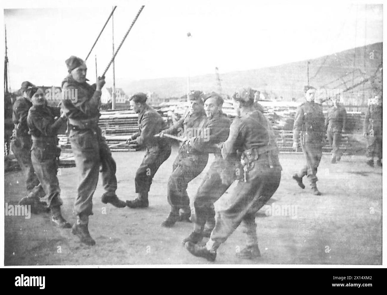 BRITISH AND CANADIAN TROOPS IN ICELAND - Artillerymen loading gear at ...
