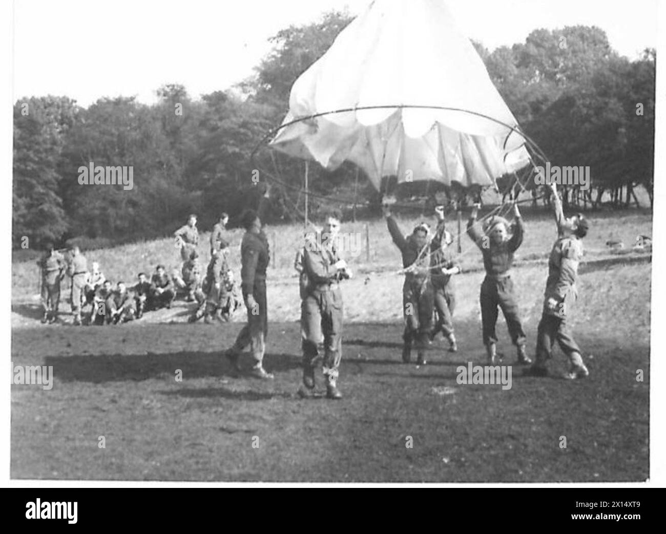 PARACHUTE TRAINING DEPOT & SCHOOL AIRBORNE FORCES - Troops prepare the ...