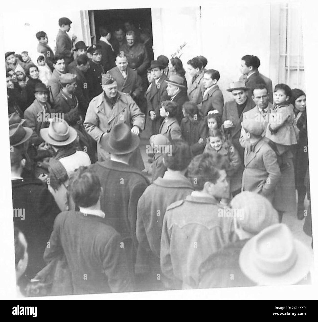 FIFTH ARMY : CHILDREN'S CHRISTMAS PARTY - Brig. General Hume passes ...