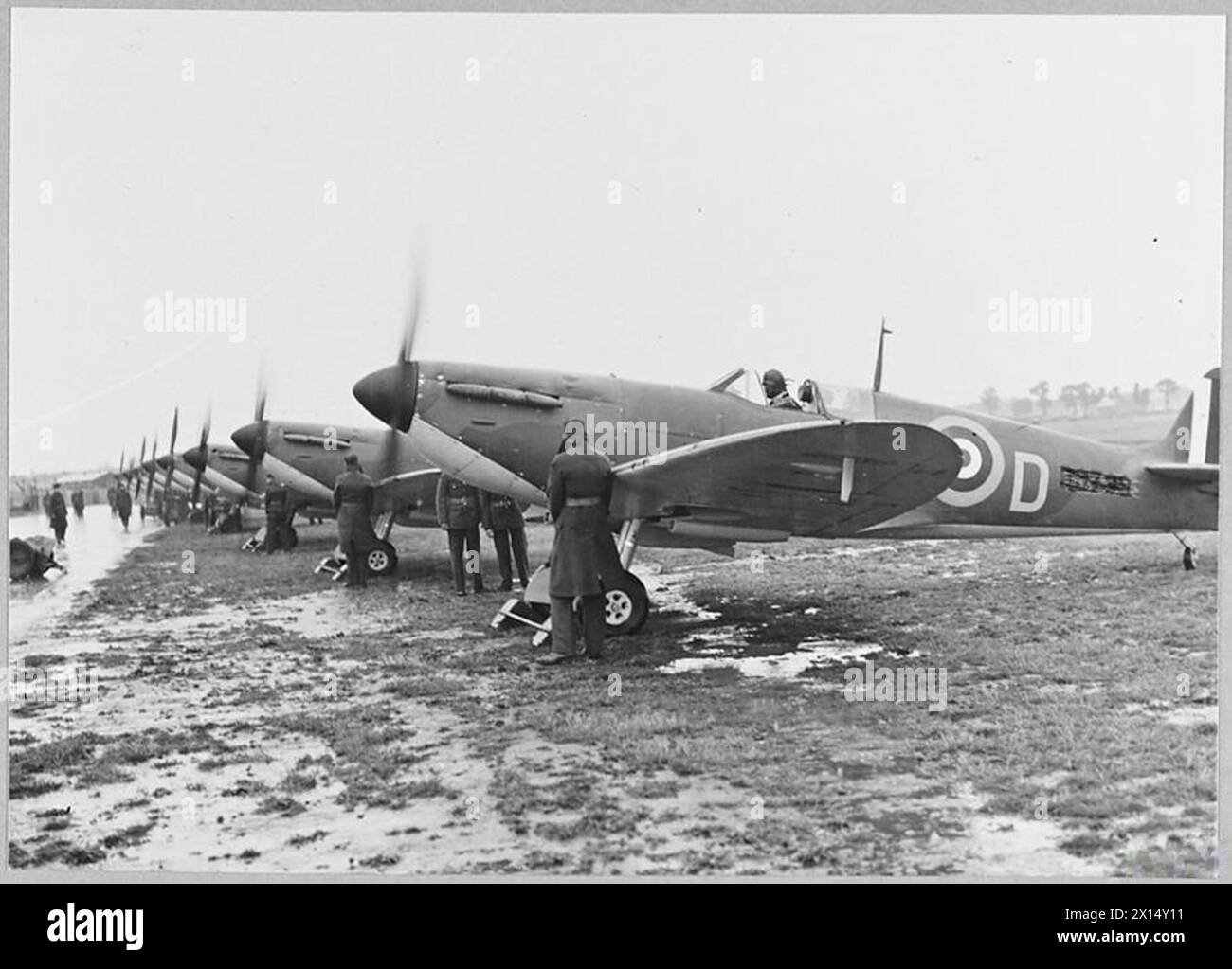 THE BATTLE OF BRITAIN 1940 - Line-up of Spitfires of No. 65 Squadron ...