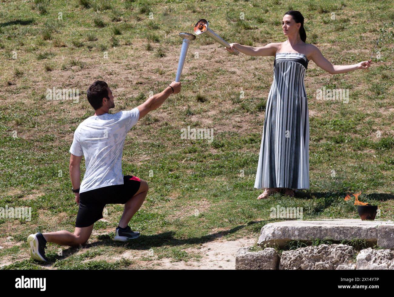 Ancient Olympia, Greece. 15th Apr, 2024. Greek actress Mary Mina (R ...