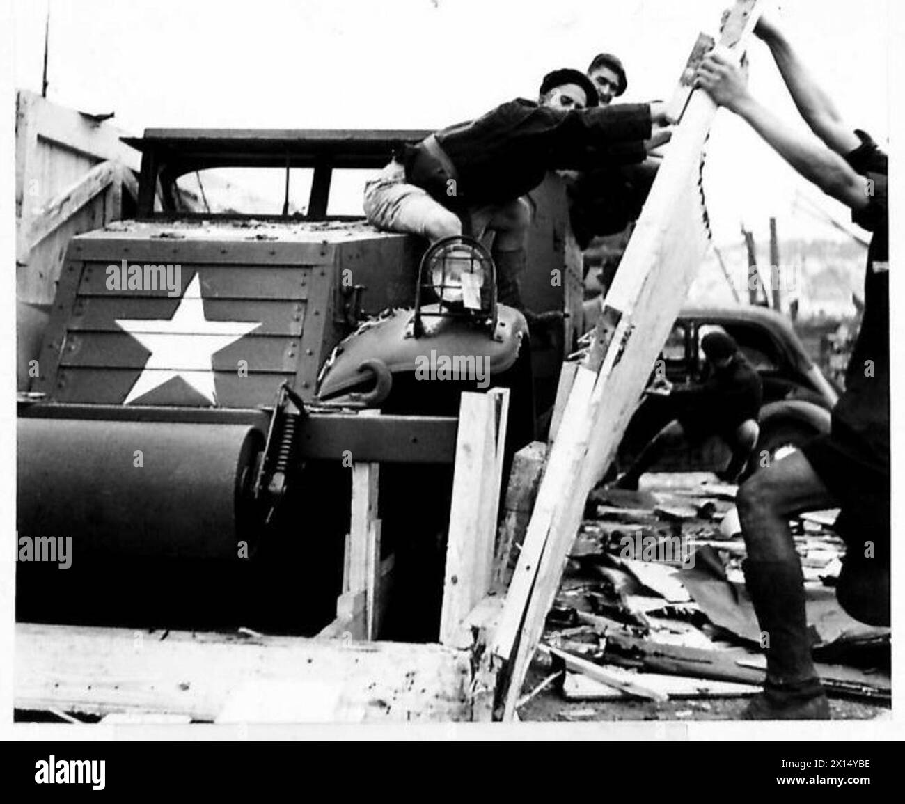 LEASE-LEND SUPPLIES FOR THE FRENCH ARMY IN NORTH AFRICA - With picks ...