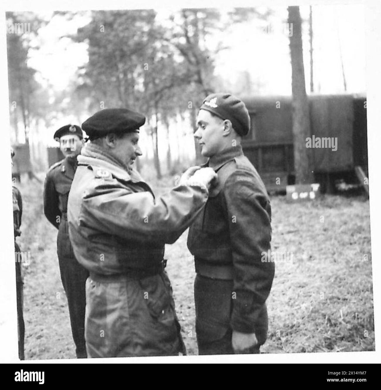 THE C-IN-C WITH CANADIAN TROOPS - Gnr J.G. Tulley, 7th CDN Med Regt RCA ...