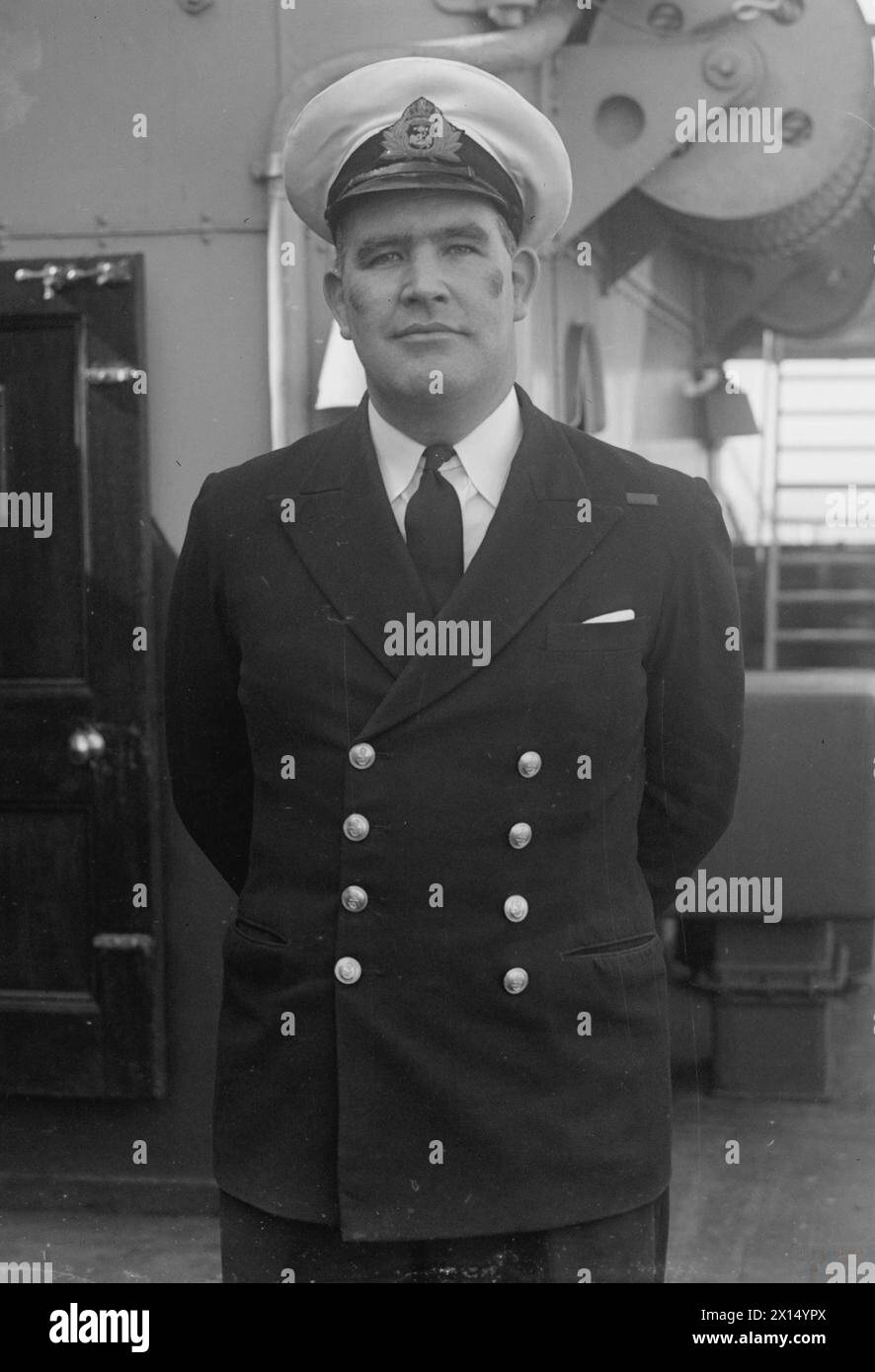 BRITISH SUBMARINES PERSONNEL - CAPTAINS AND OFFICERS AT ALEXANDRIA ...