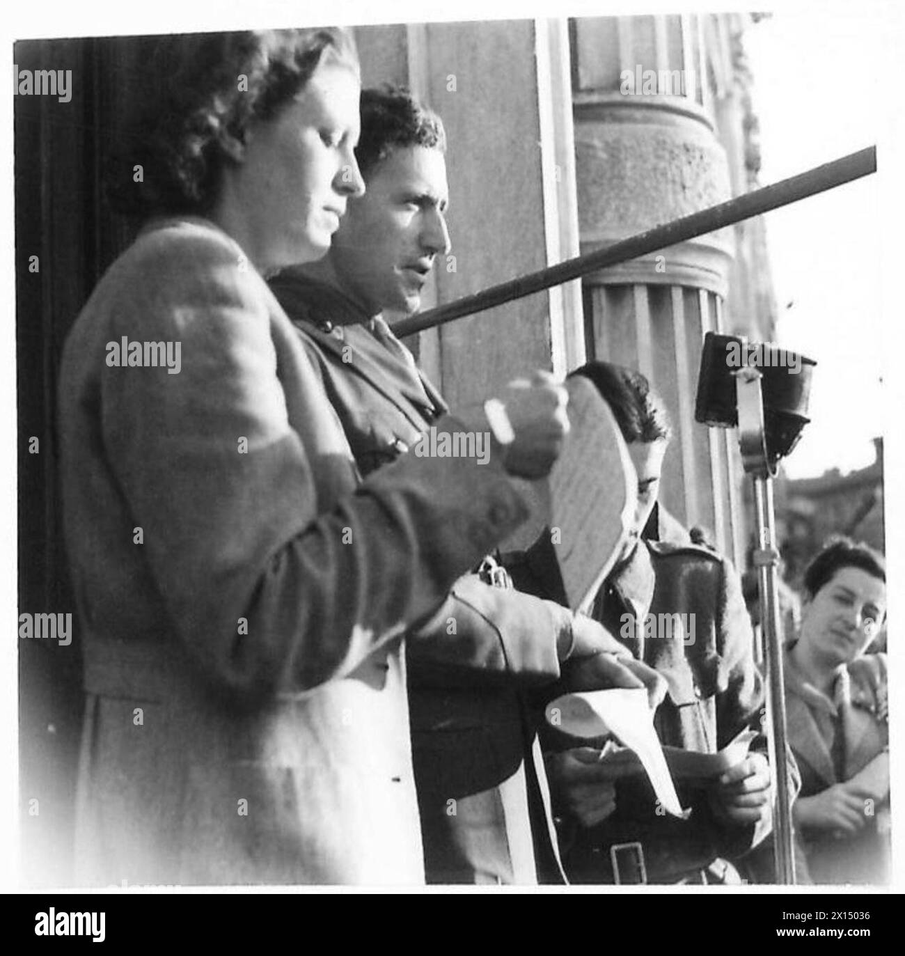 British army officer addresses hi-res stock photography and images - Alamy