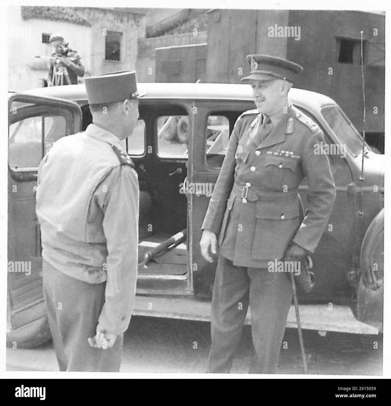 ITALY : FIFTH ARMYCANADIAN AMBASSADOR TO FIGHTING FRENCH VISITS C.E.F ...