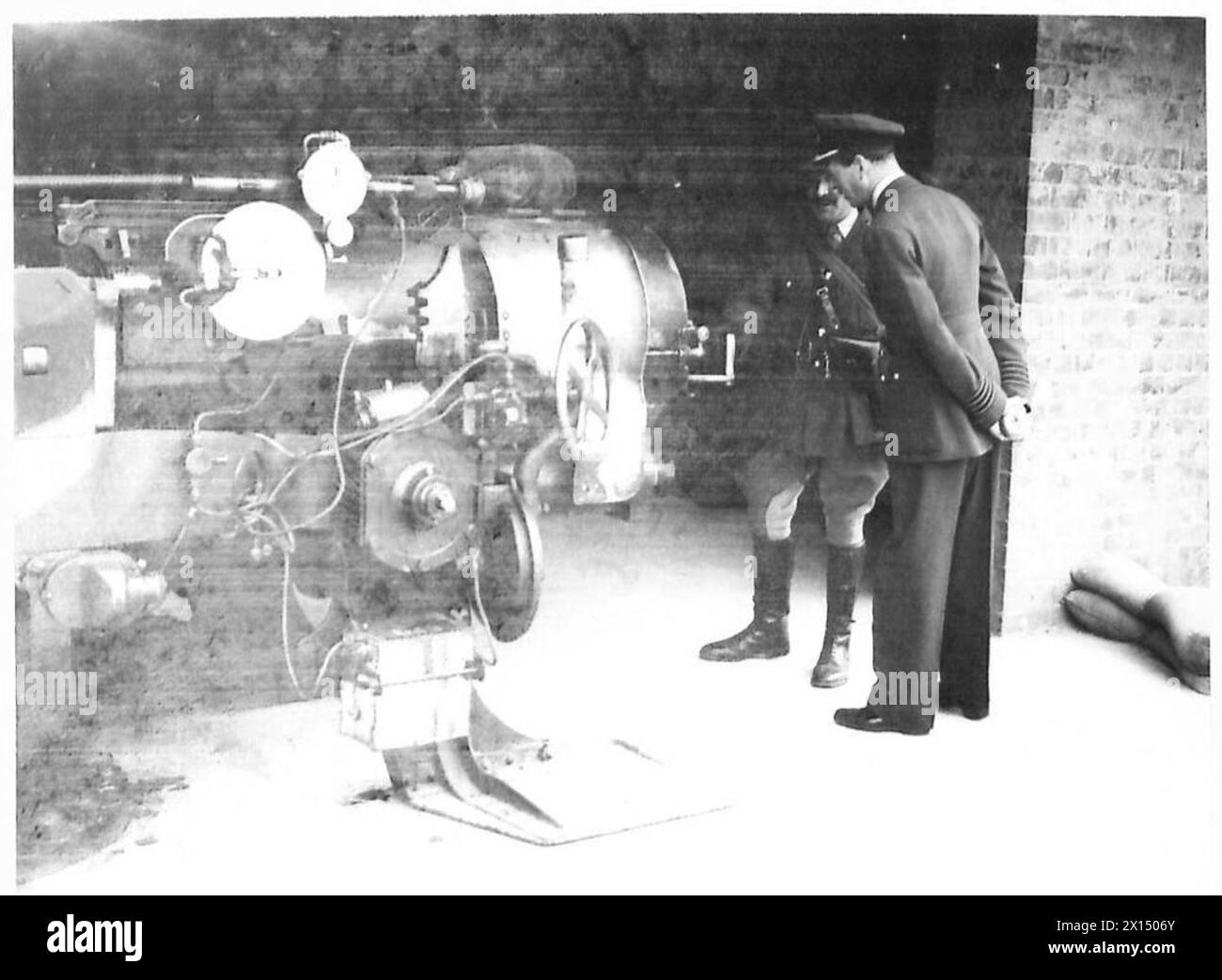 Breech mechanism hi-res stock photography and images - Alamy