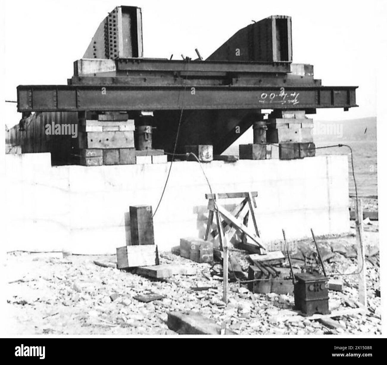 Beam testing Black and White Stock Photos & Images - Alamy