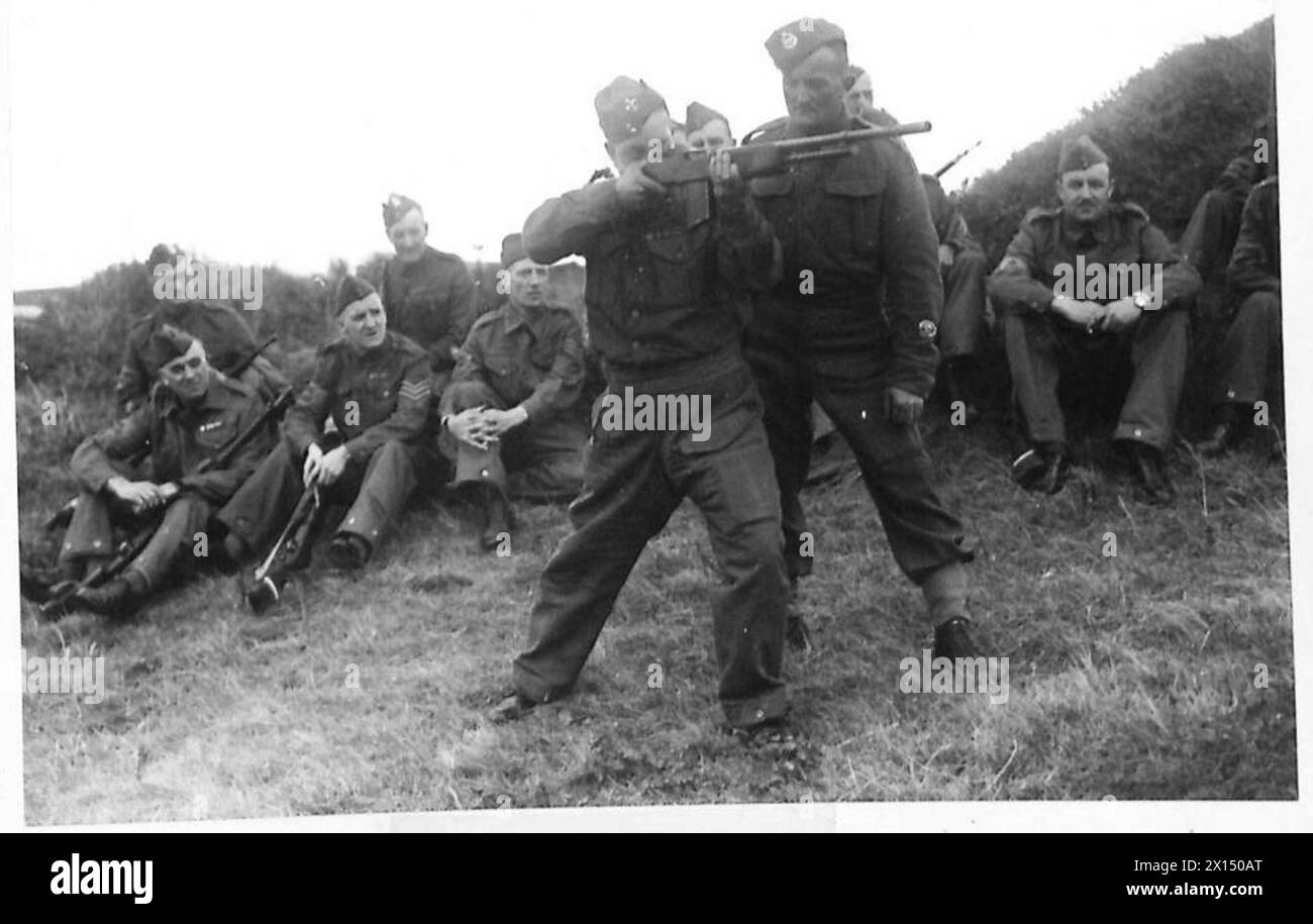 HOME GUARDS IN TRAINING - Home Guards training with a Browning ...