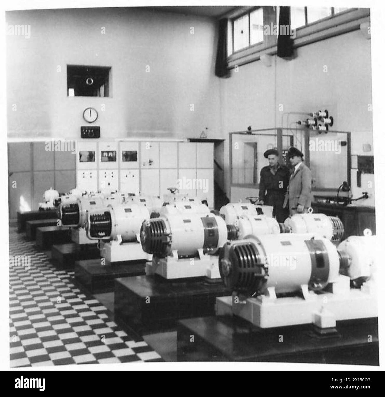 BRITISH FORCES NETWORK : HAMBURG - Captain Shepherd with the Chief ...