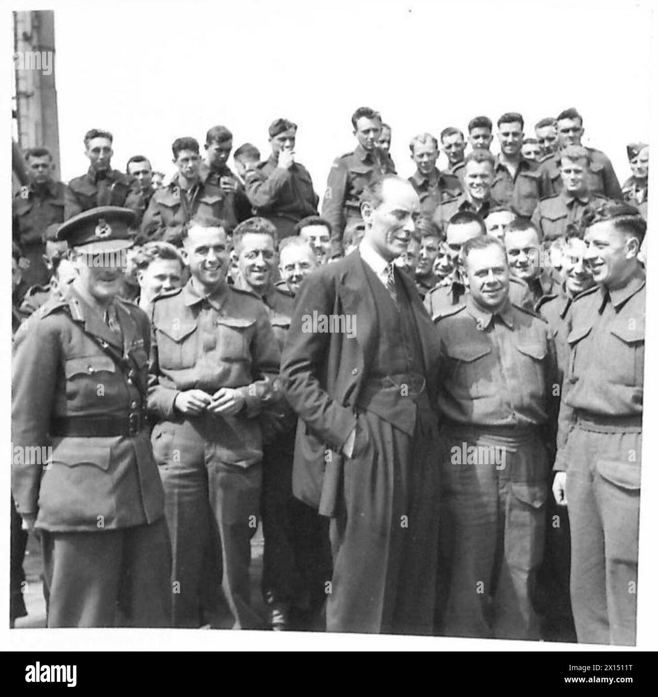 MORE CANADIAN TROOPS ARRIVE - Captain Margesson talking to some of the ...