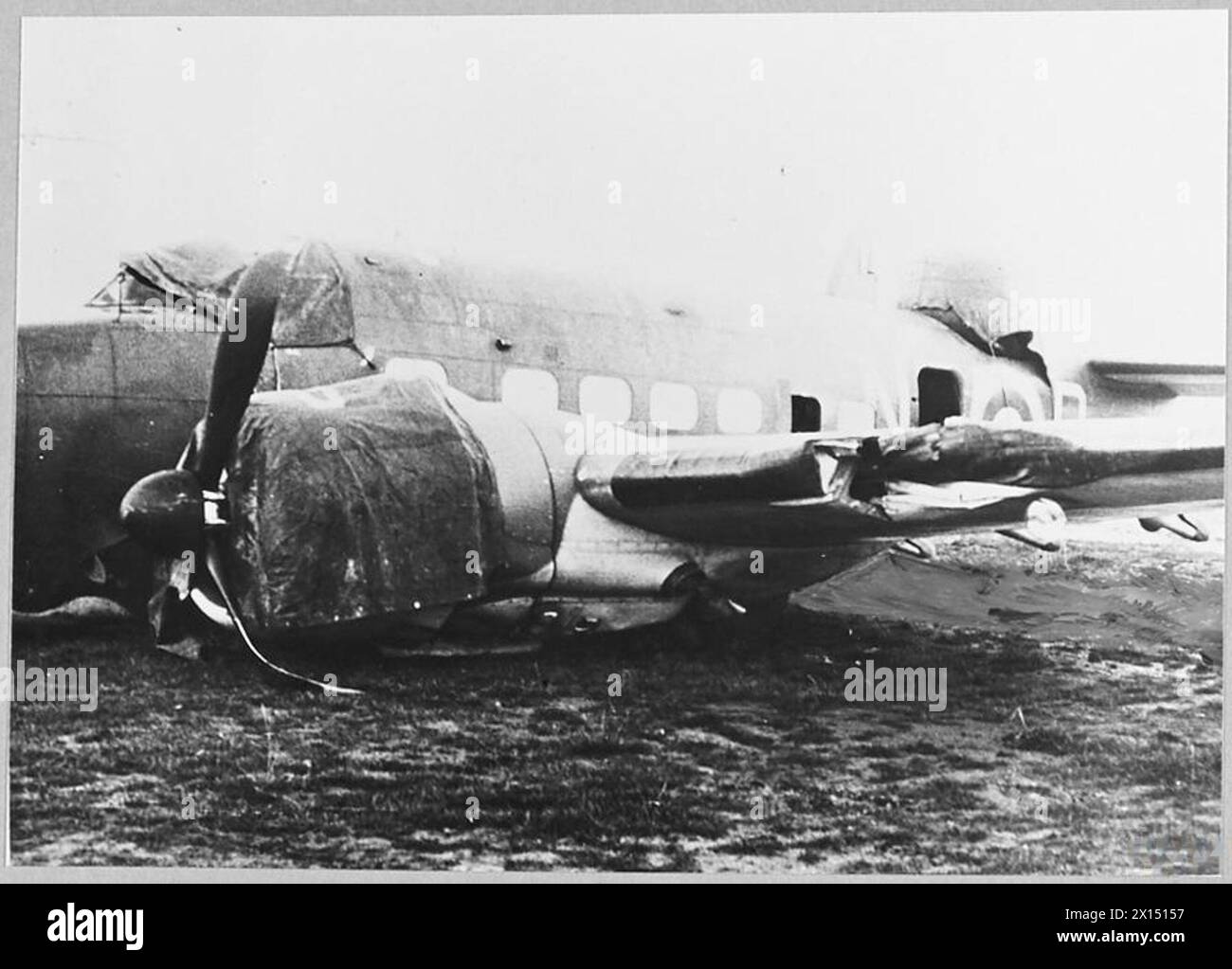 Aircraft shown landing on hi-res stock photography and images - Alamy